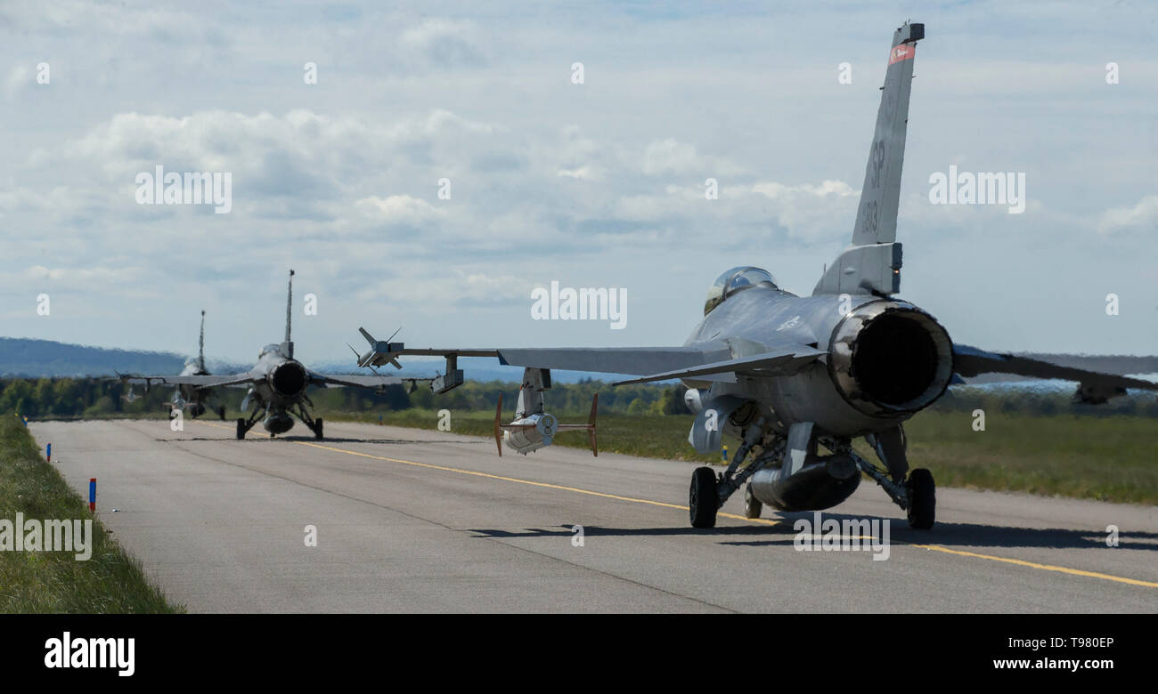 F-16C Fighting Falcons from the 480th Fighter Squadron, 52nd Fighter ...