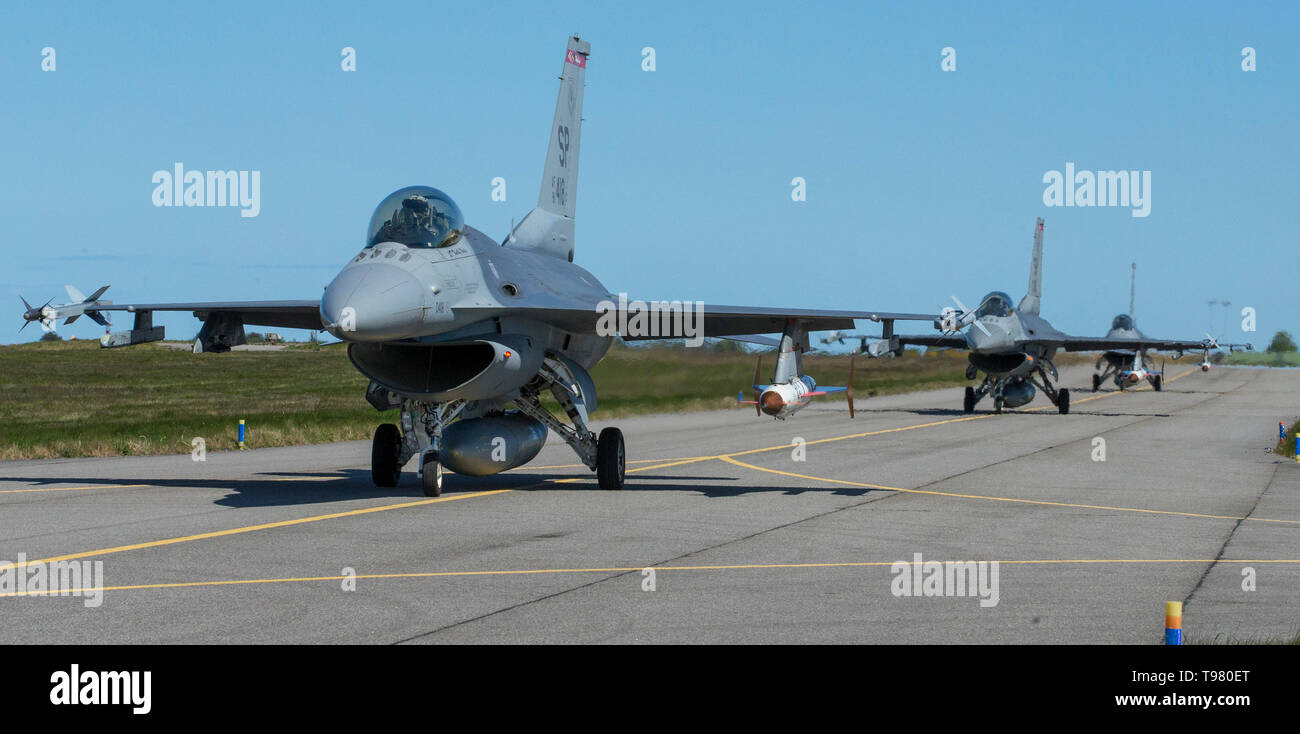 F-16C Fighting Falcons from the 480th Fighter Squadron, 52nd Fighter ...