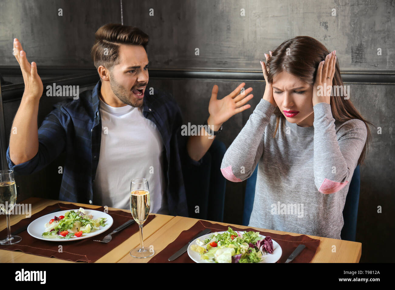 Couple conflict restaurant hi-res stock photography and images - Alamy