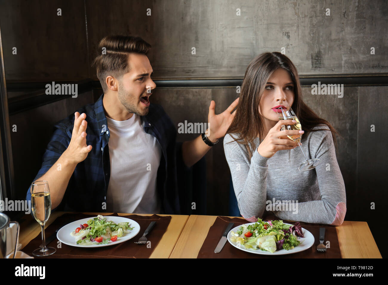 Couple conflict restaurant hi-res stock photography and images - Alamy