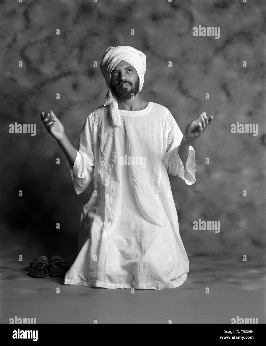 Portrait of an EGYPTIAN MAN IN HIS TRADITIONAL COSTUME, PRAYING Stock ...