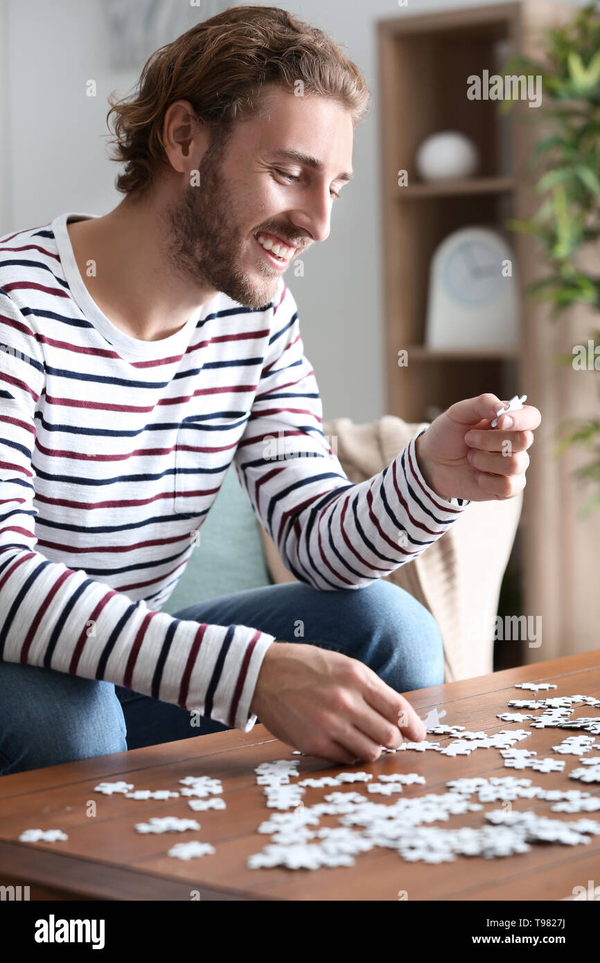 Young people doing jigsaw puzzle hi-res stock photography and images ...