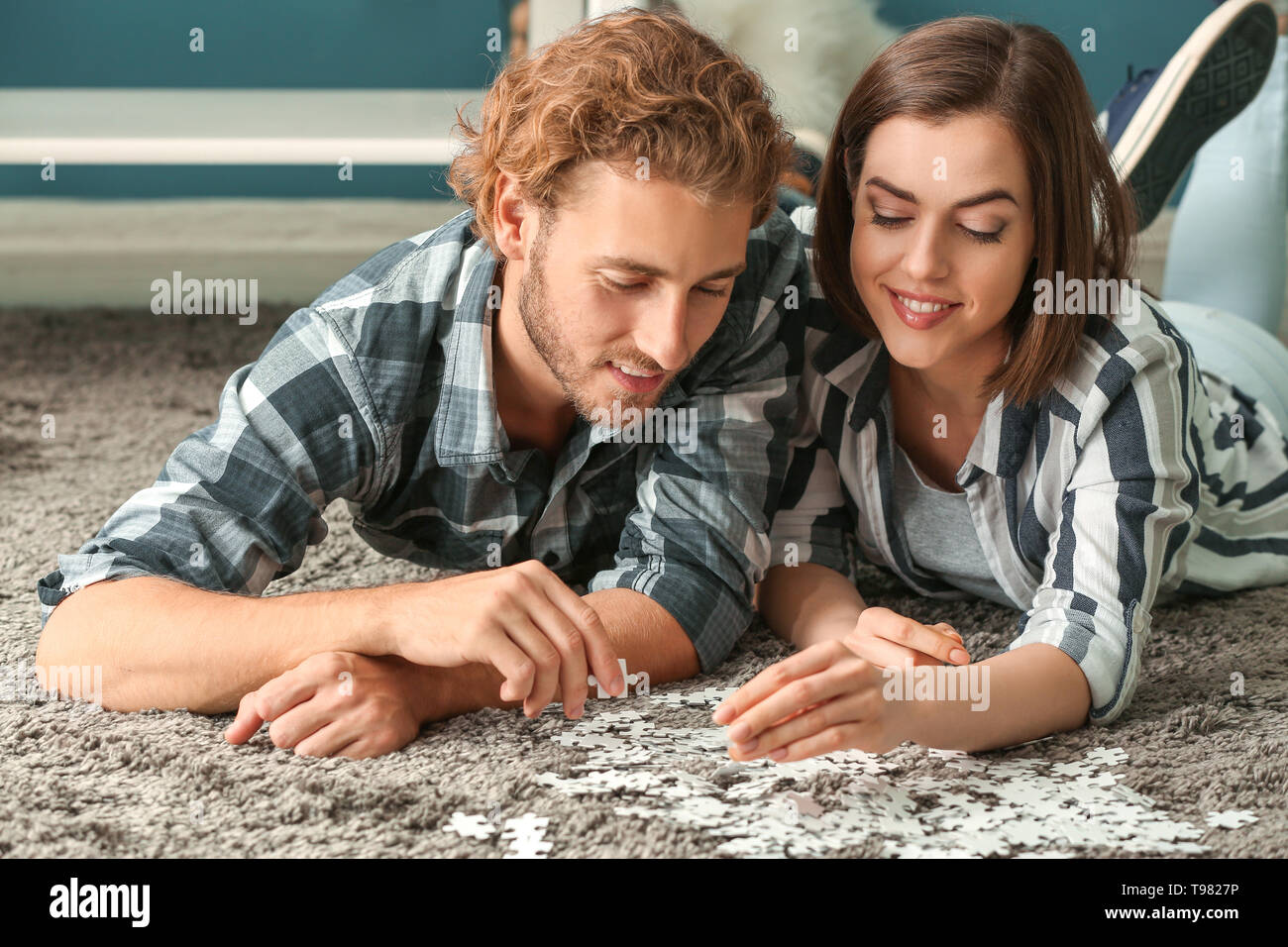 Young people doing jigsaw puzzle hi-res stock photography and images ...
