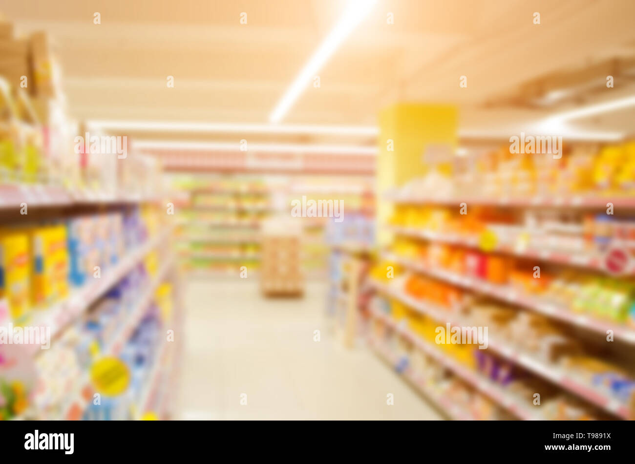 Super market in blur hi-res stock photography and images - Alamy