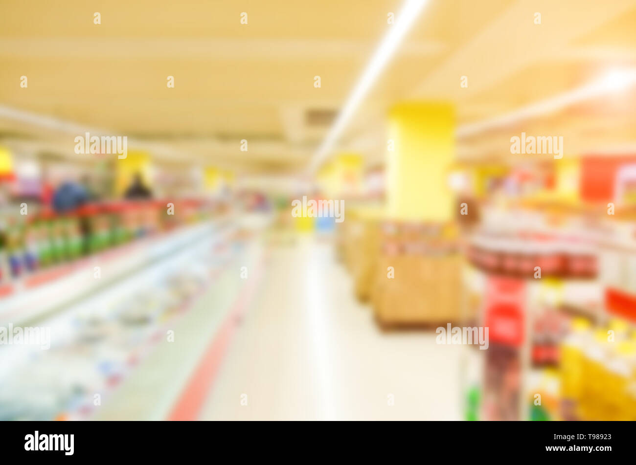 Supermarket store blur background hi-res stock photography and images ...