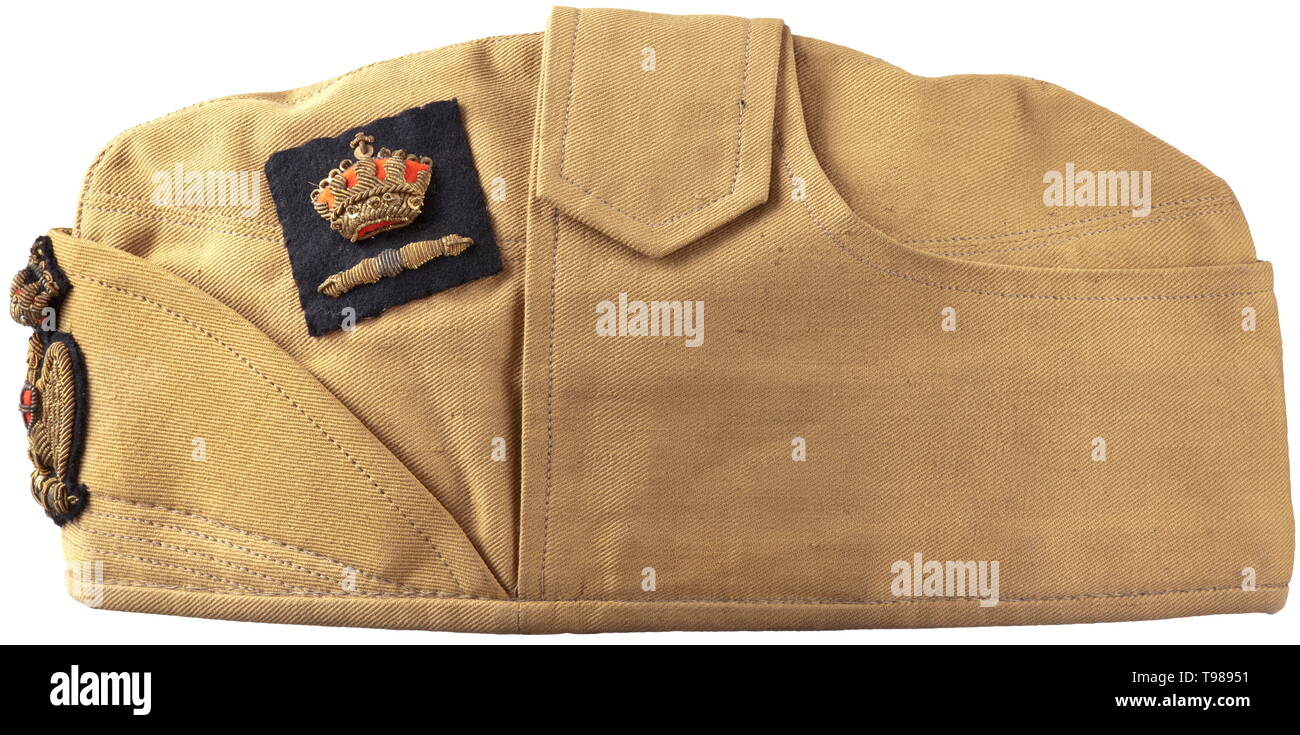 A garrison cap/field cap for a general of the M.V.S.N. Sand- and beige ...