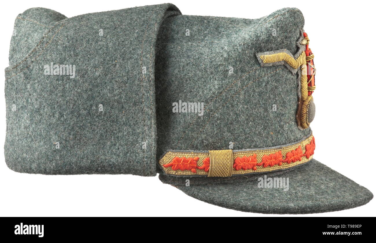 A field cap with detachable front visor for a general of the "G.N.R ...
