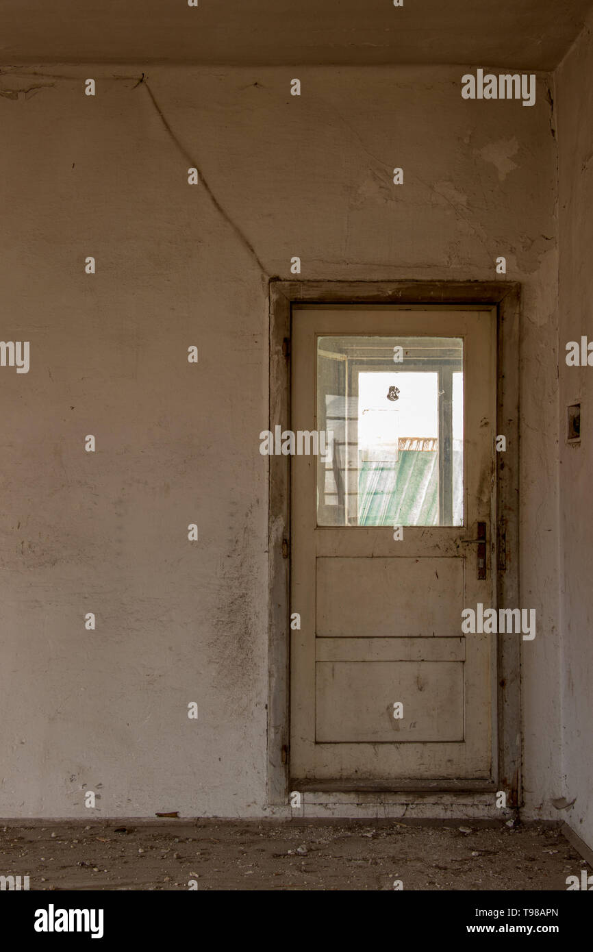 old door in building Stock Photo - Alamy