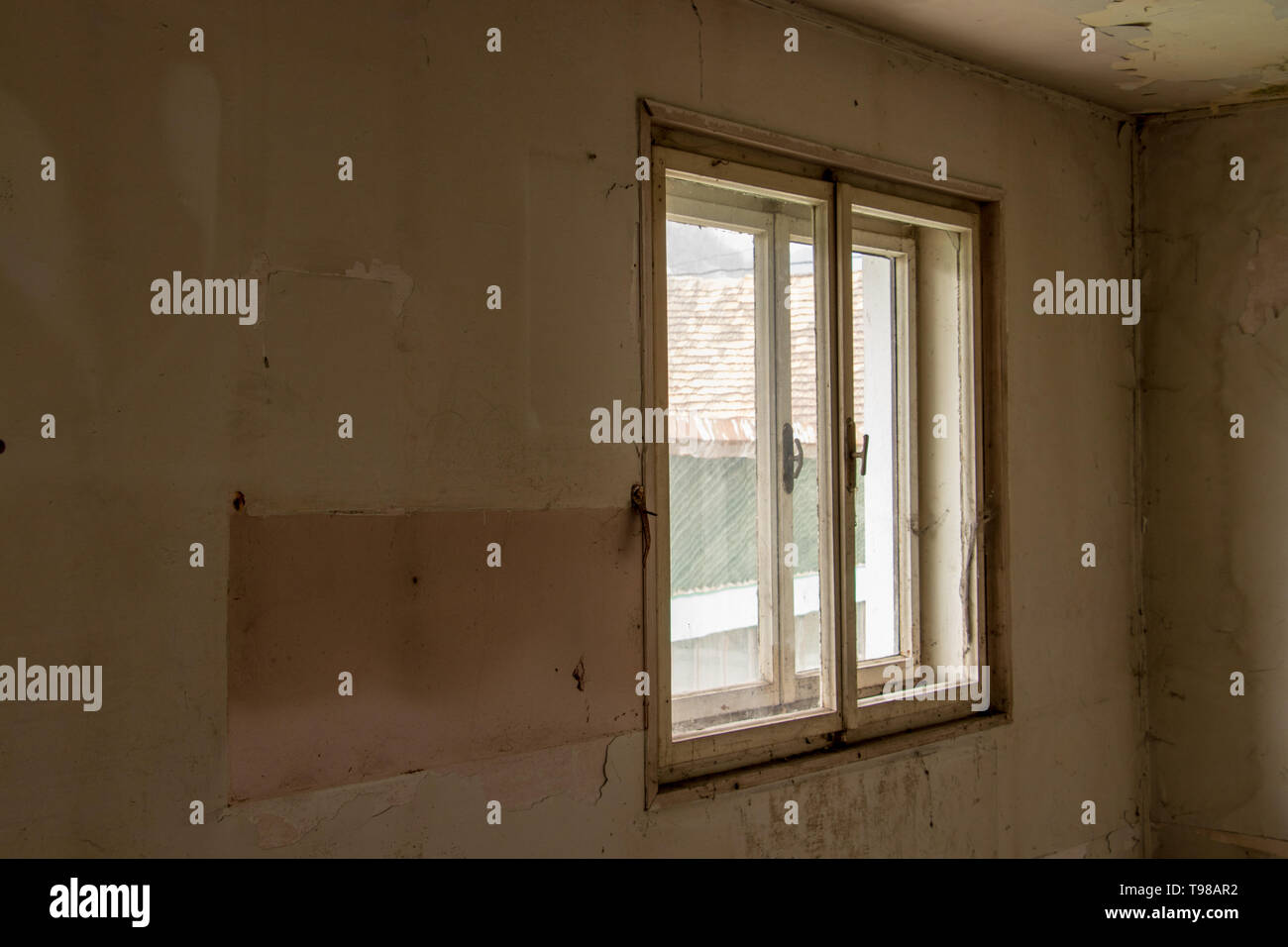 Messy window hi-res stock photography and images - Alamy