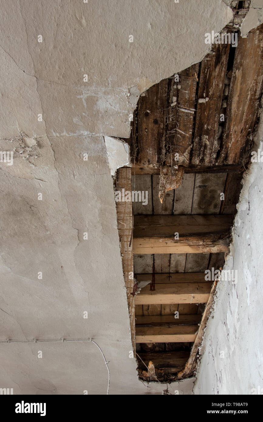 Dropped ceiling hi-res stock photography and images - Alamy