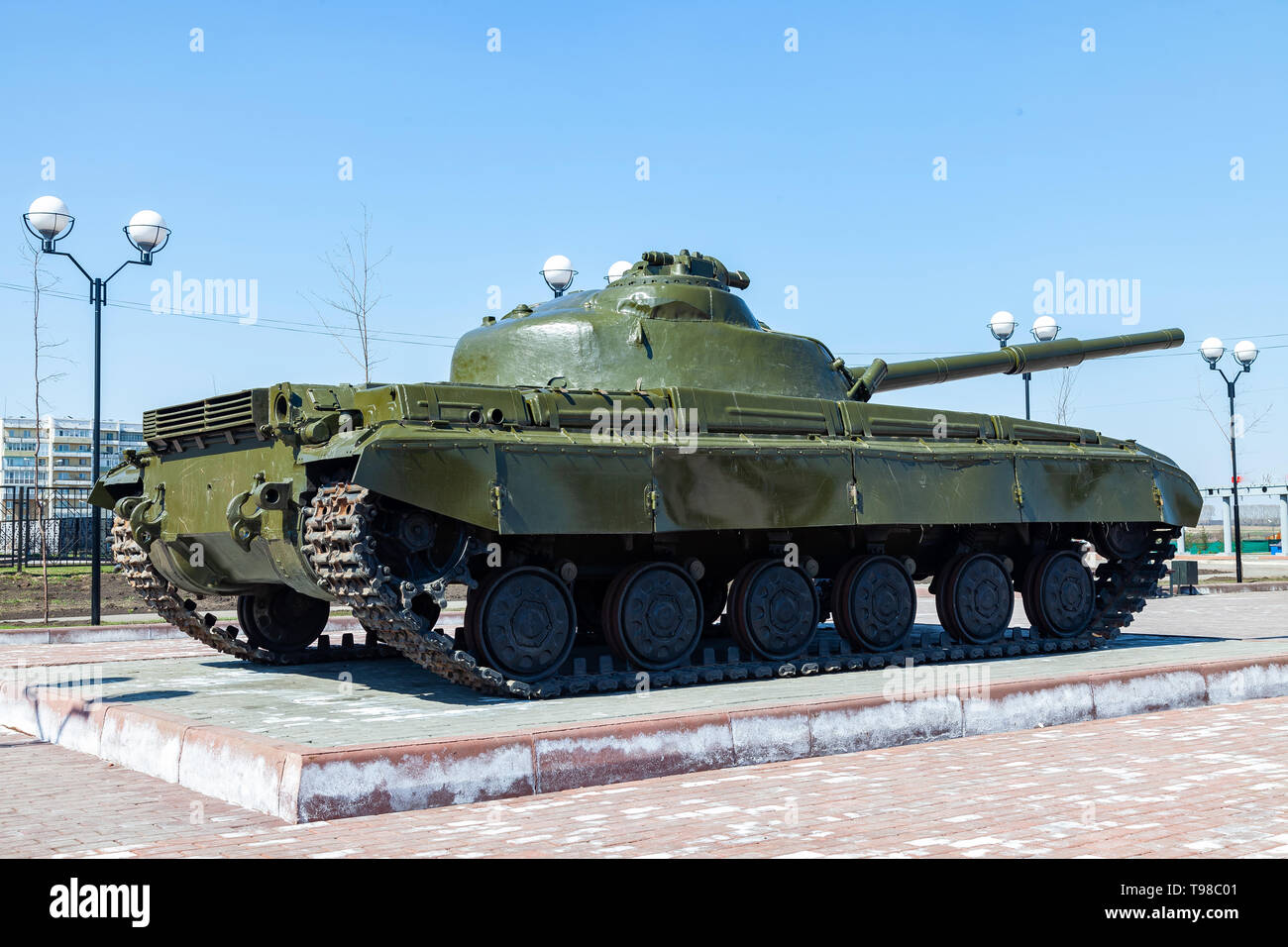 Army tanks side view hi-res stock photography and images - Alamy