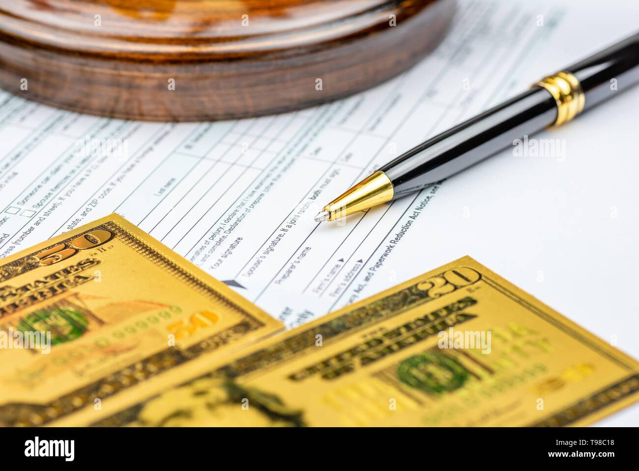 Paper to fill hi-res stock photography and images - Alamy