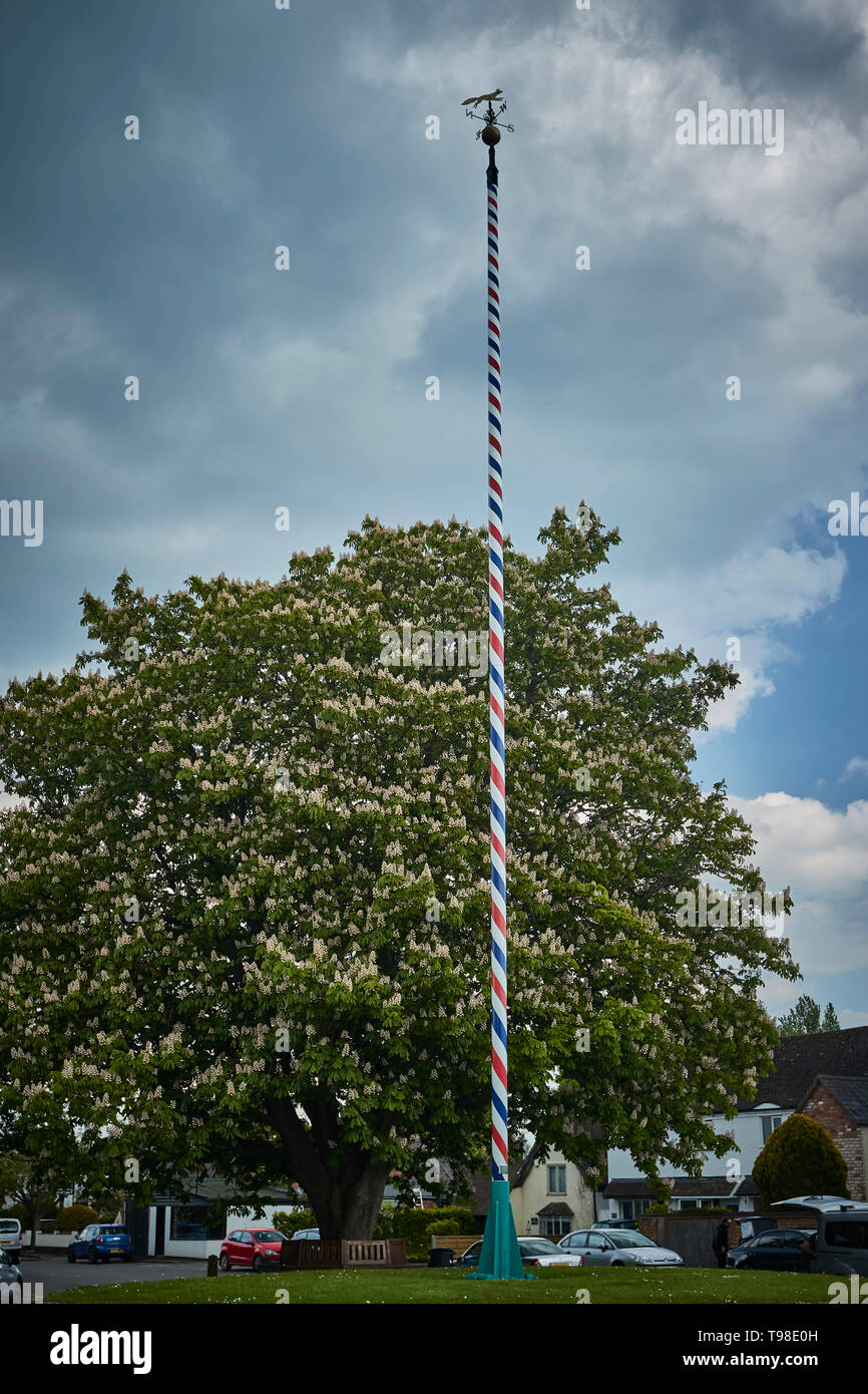 Welford-on-Avon maypole (one of the tallest in the UK), Warwickshire ...