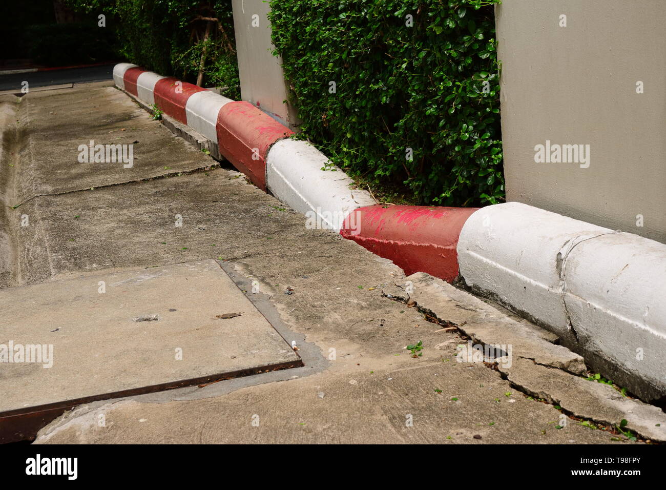 Broken down metaphor hi-res stock photography and images - Alamy