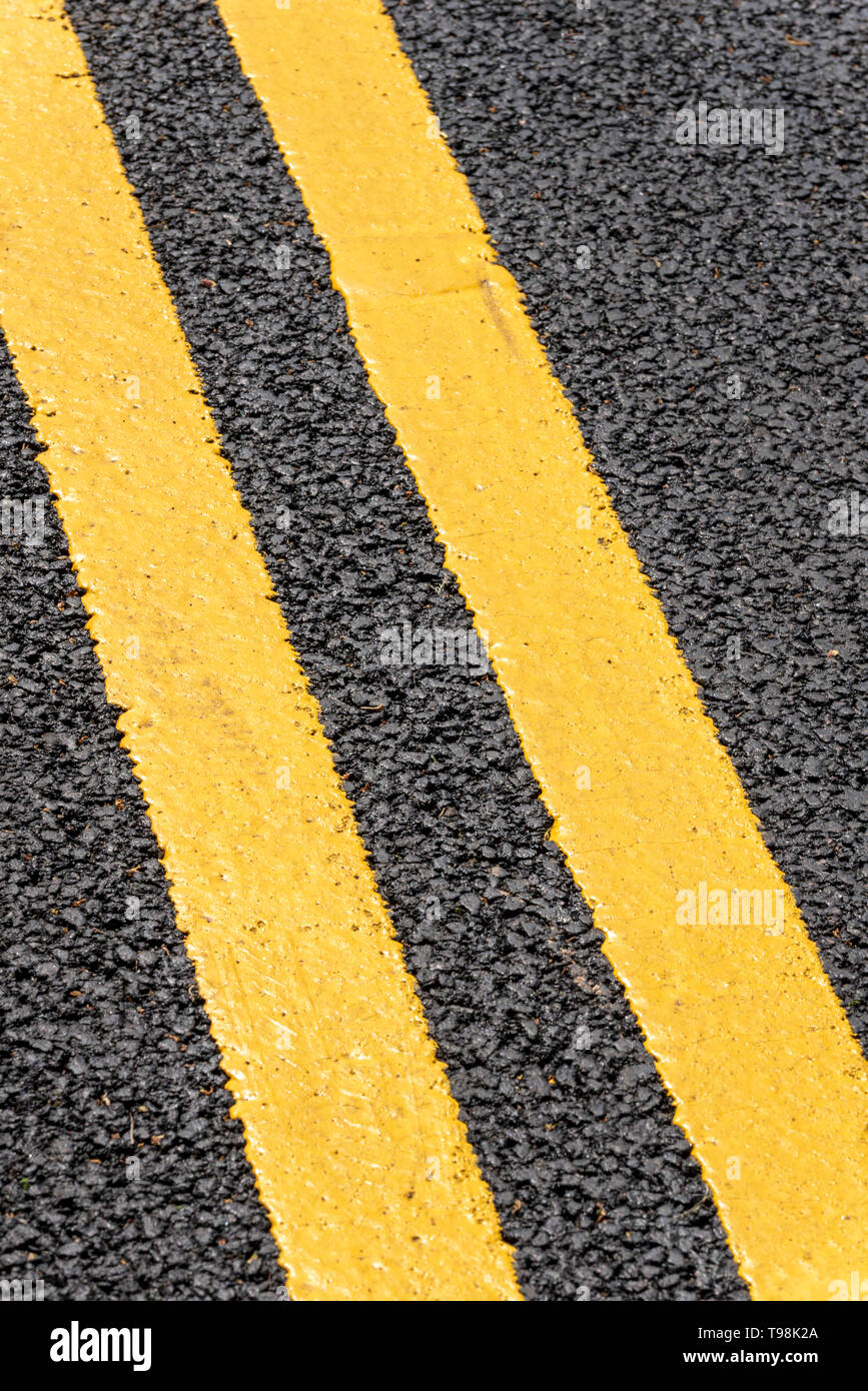 Painted markings tarmac hi-res stock photography and images - Alamy