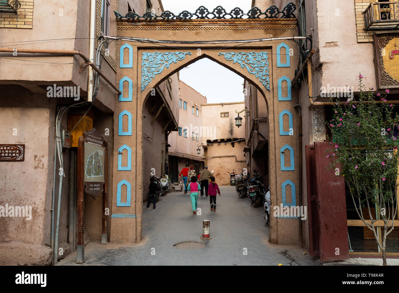 Chinese Arch In China Town High Resolution Stock Photography and Images ...