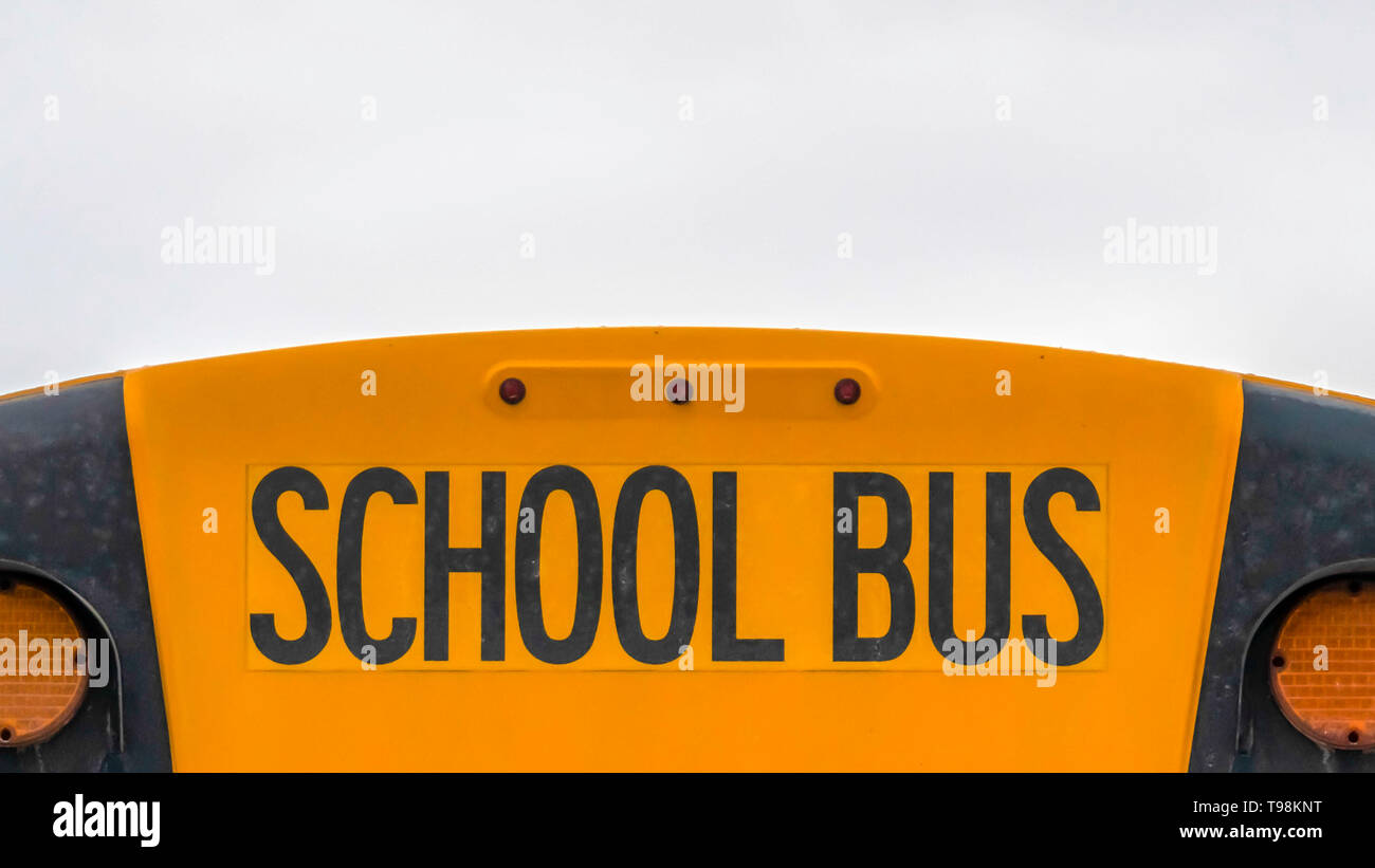 Back side of a yellow school bus hi-res stock photography and images ...
