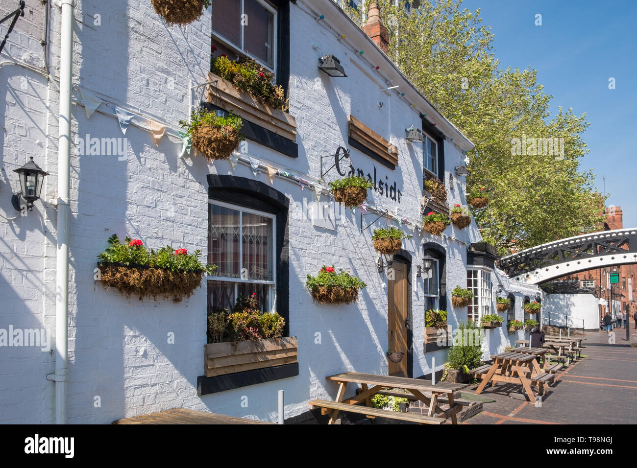 Waterside cafe hi-res stock photography and images - Alamy