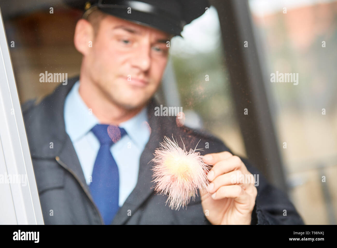 Police forensic police finds fingerprint in search of clues after ...