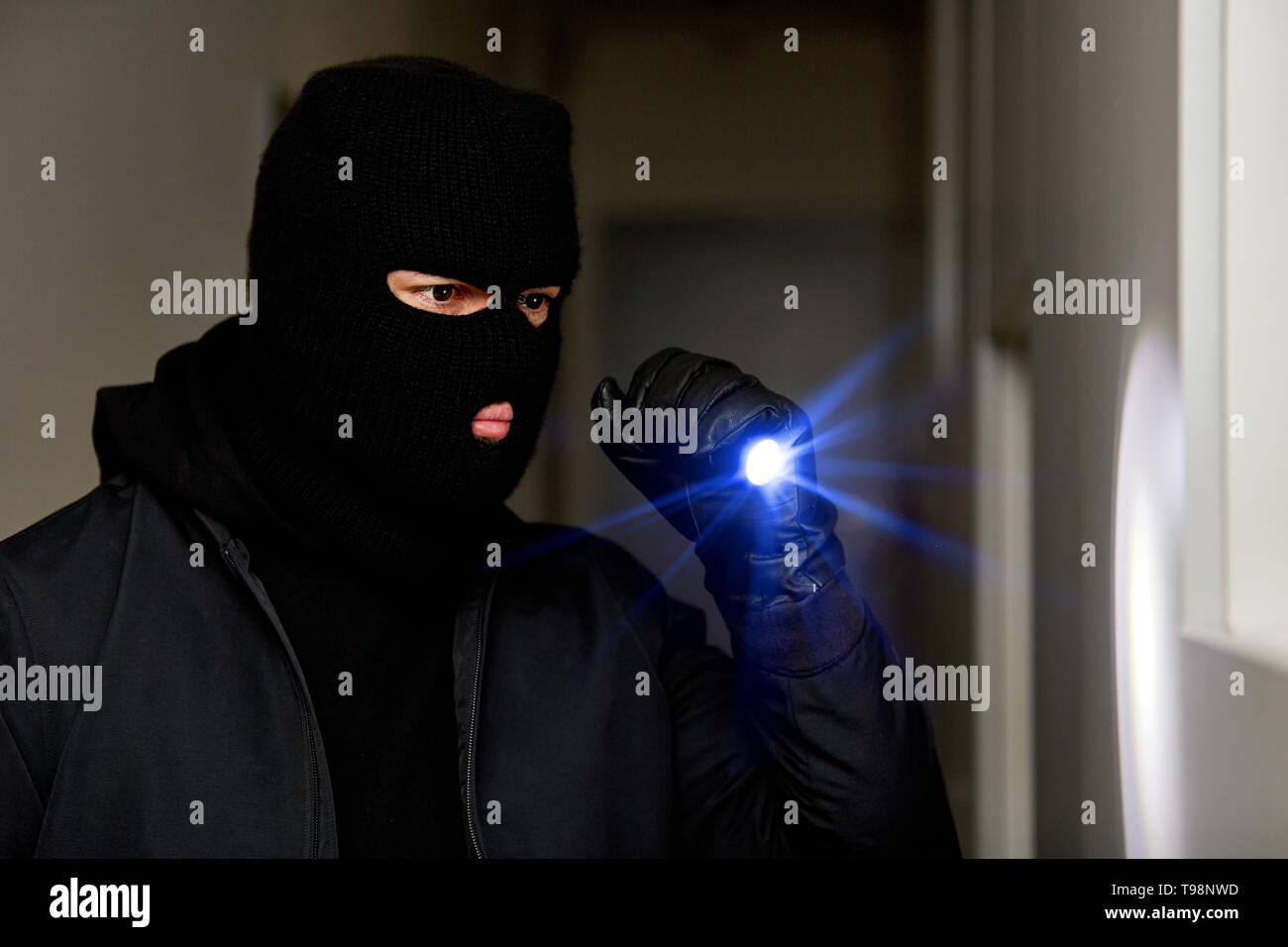 Robbery at night hi-res stock photography and images - Alamy