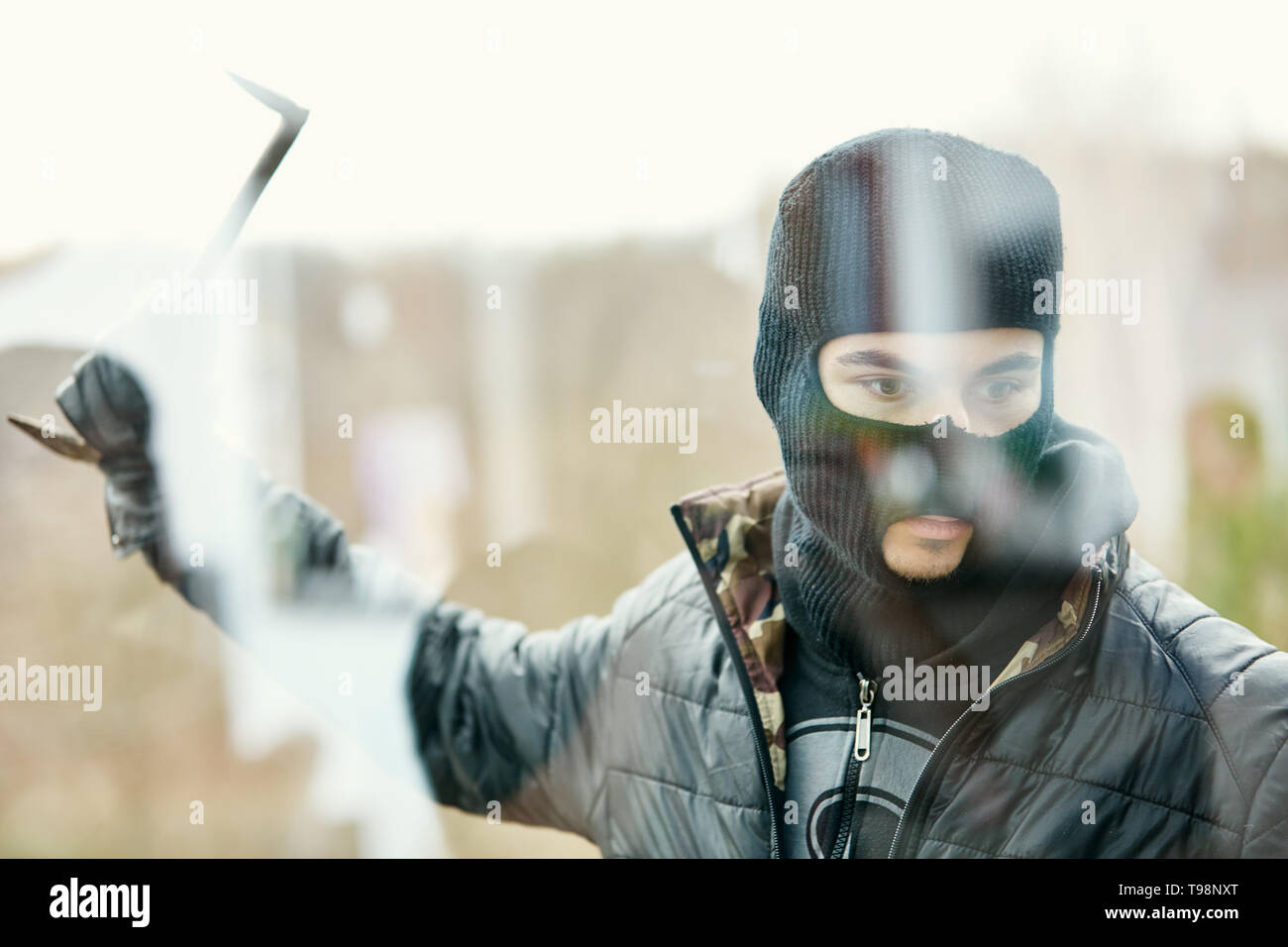 Breaking windows hi-res stock photography and images - Alamy