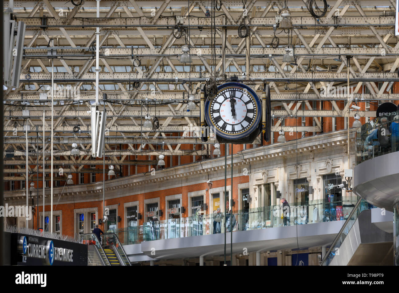 The Clock at Waterloo Station Concourse, Waterloo, London, England, UK ...