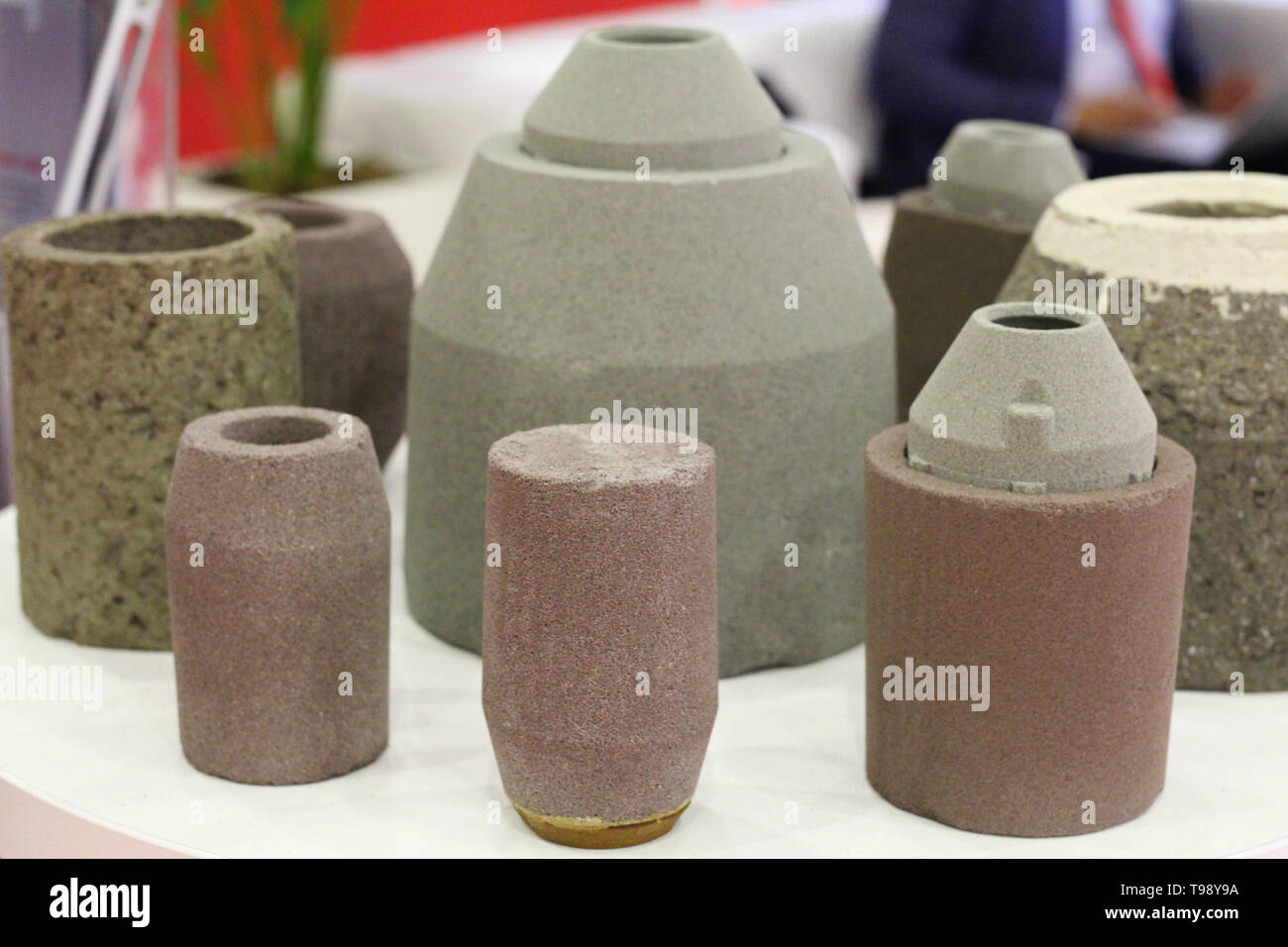 Auxiliary products for the foundry industry. Shells made of exothermic ...