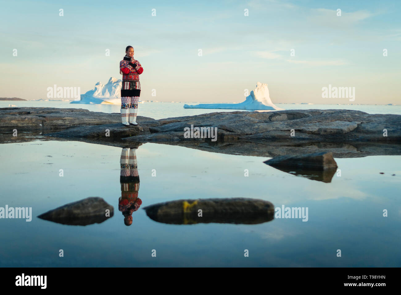 Inuit woman hi-res stock photography and images - Alamy