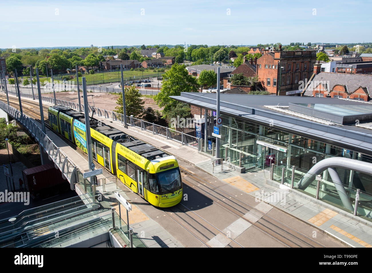 Nottingham railway station tram stop hi-res stock photography and ...