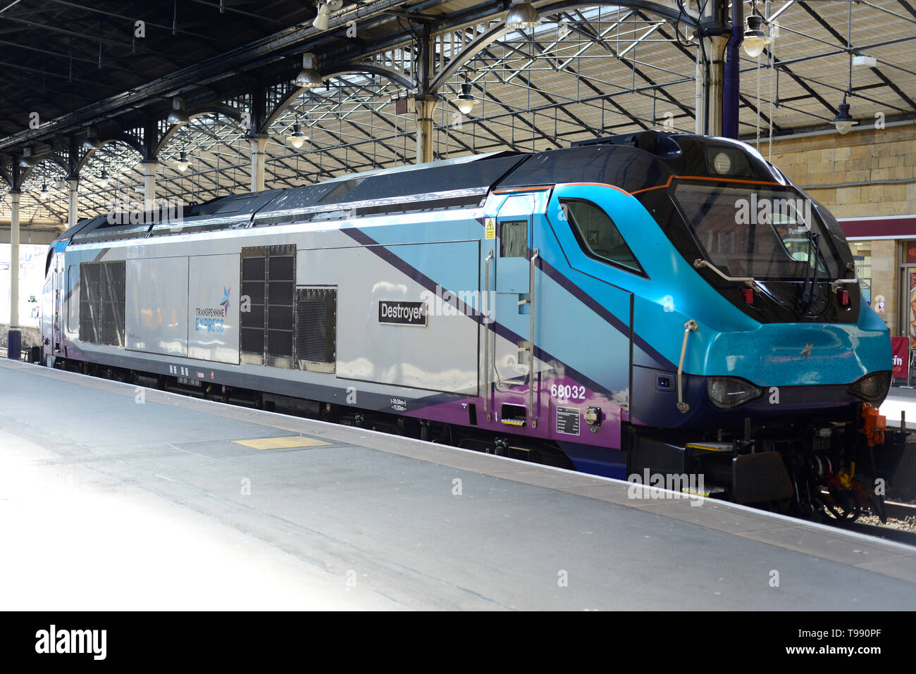 Scarborough railway station hi-res stock photography and images - Alamy