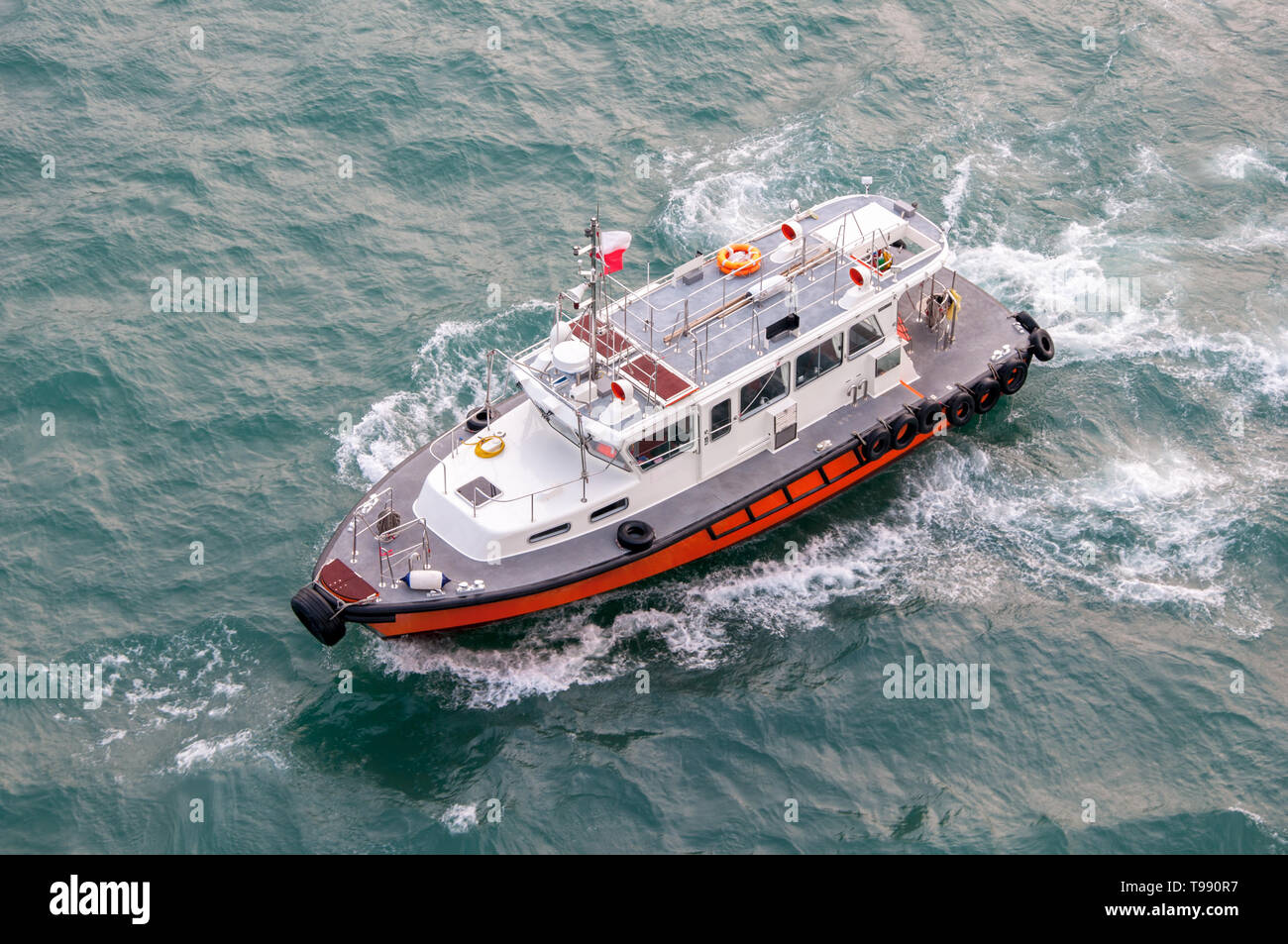 Rescue boats on cruise ship hi-res stock photography and images - Alamy
