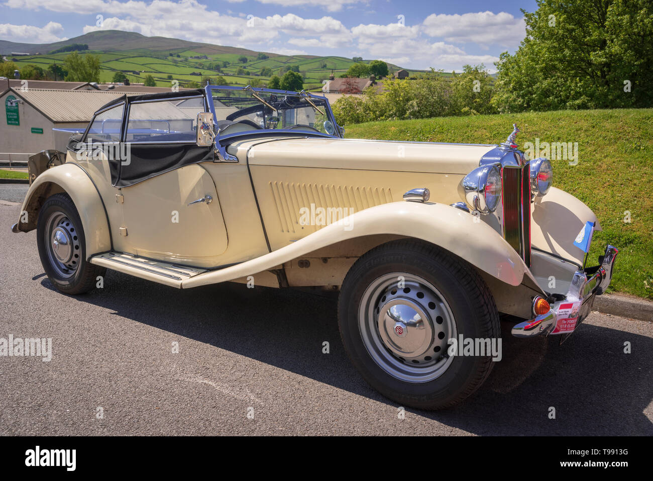 Classic MG sports car. MG TC Stock Photo - Alamy