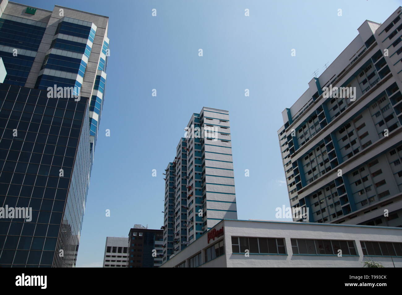 High rise apartments singapore hi-res stock photography and images - Alamy