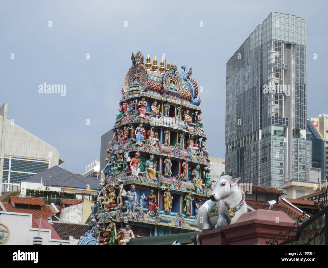 Singapores oldest hindu temple hi-res stock photography and images - Alamy