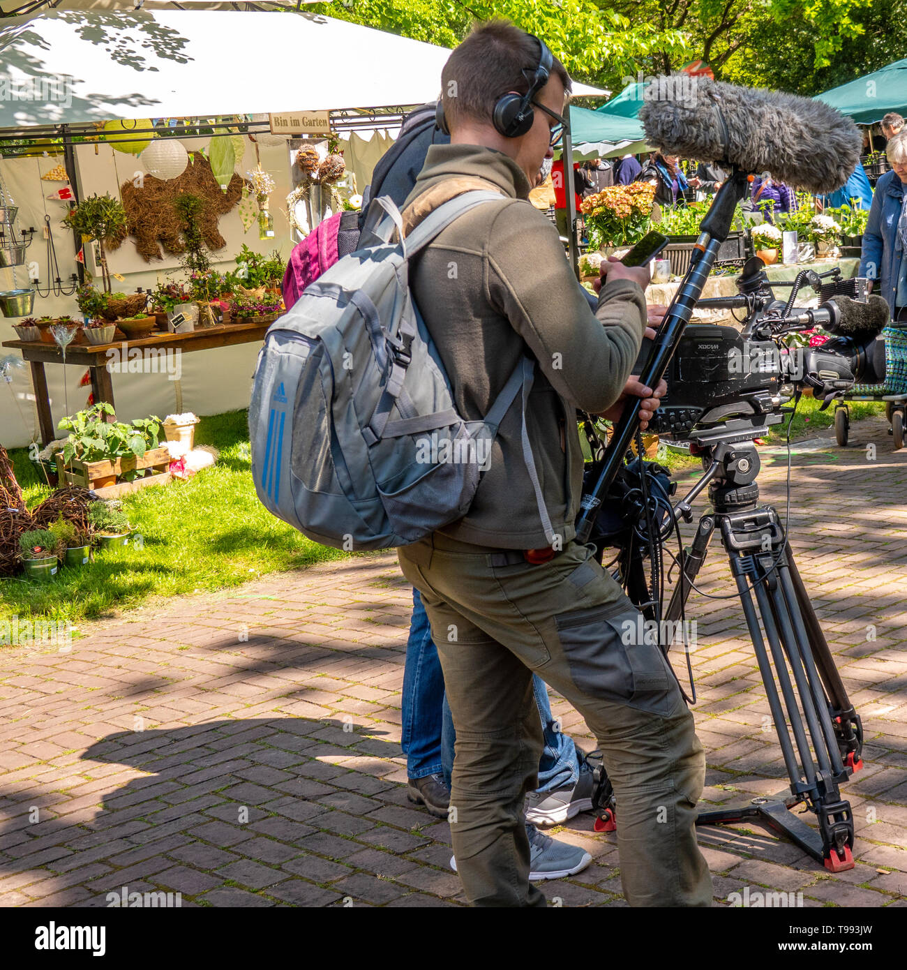 Professional photographer team hi-res stock photography and images - Alamy