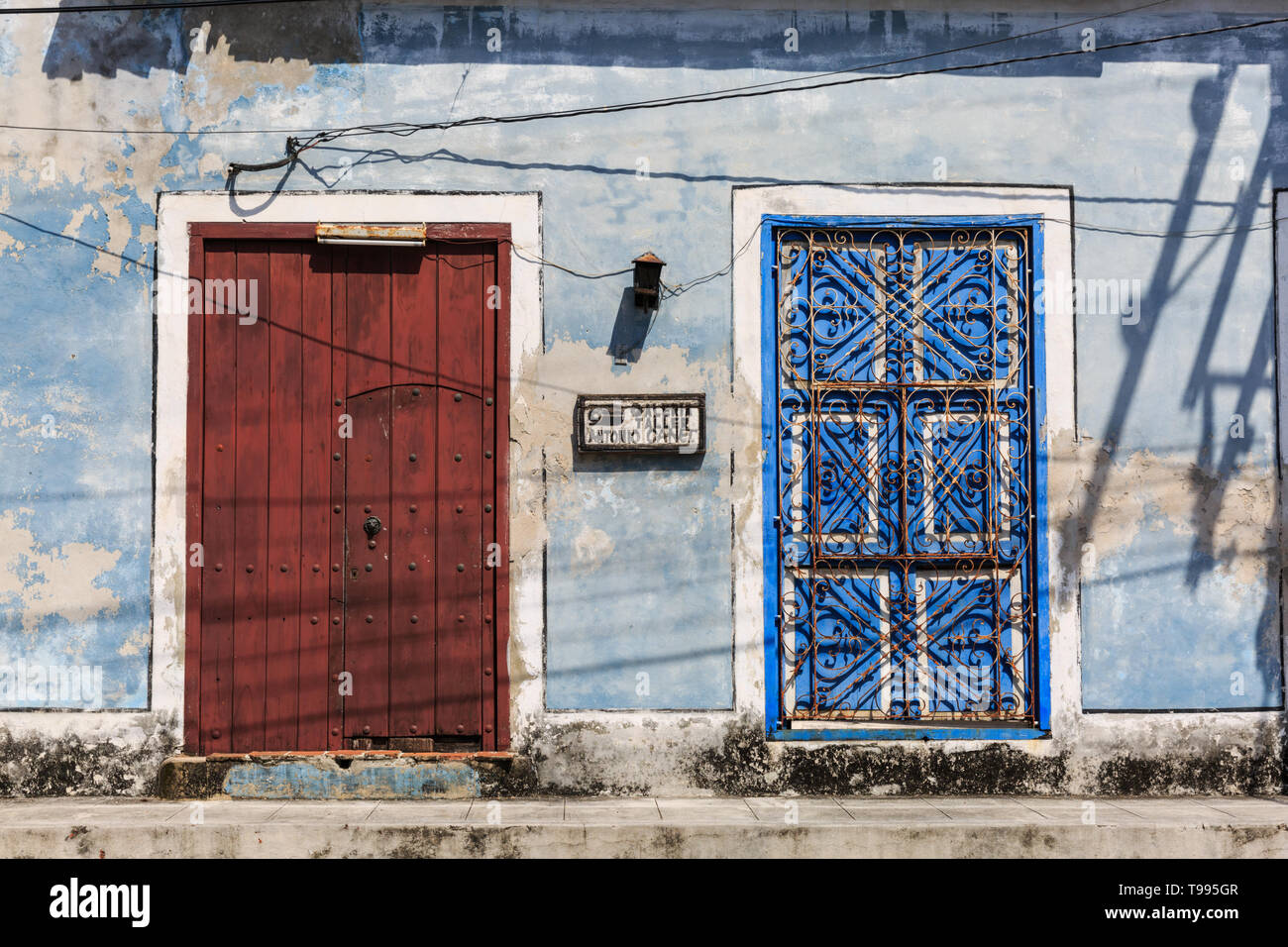 Havana doors hi-res stock photography and images - Alamy