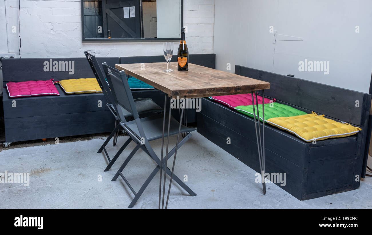 Colourful outdoor seating hi-res stock photography and images - Alamy
