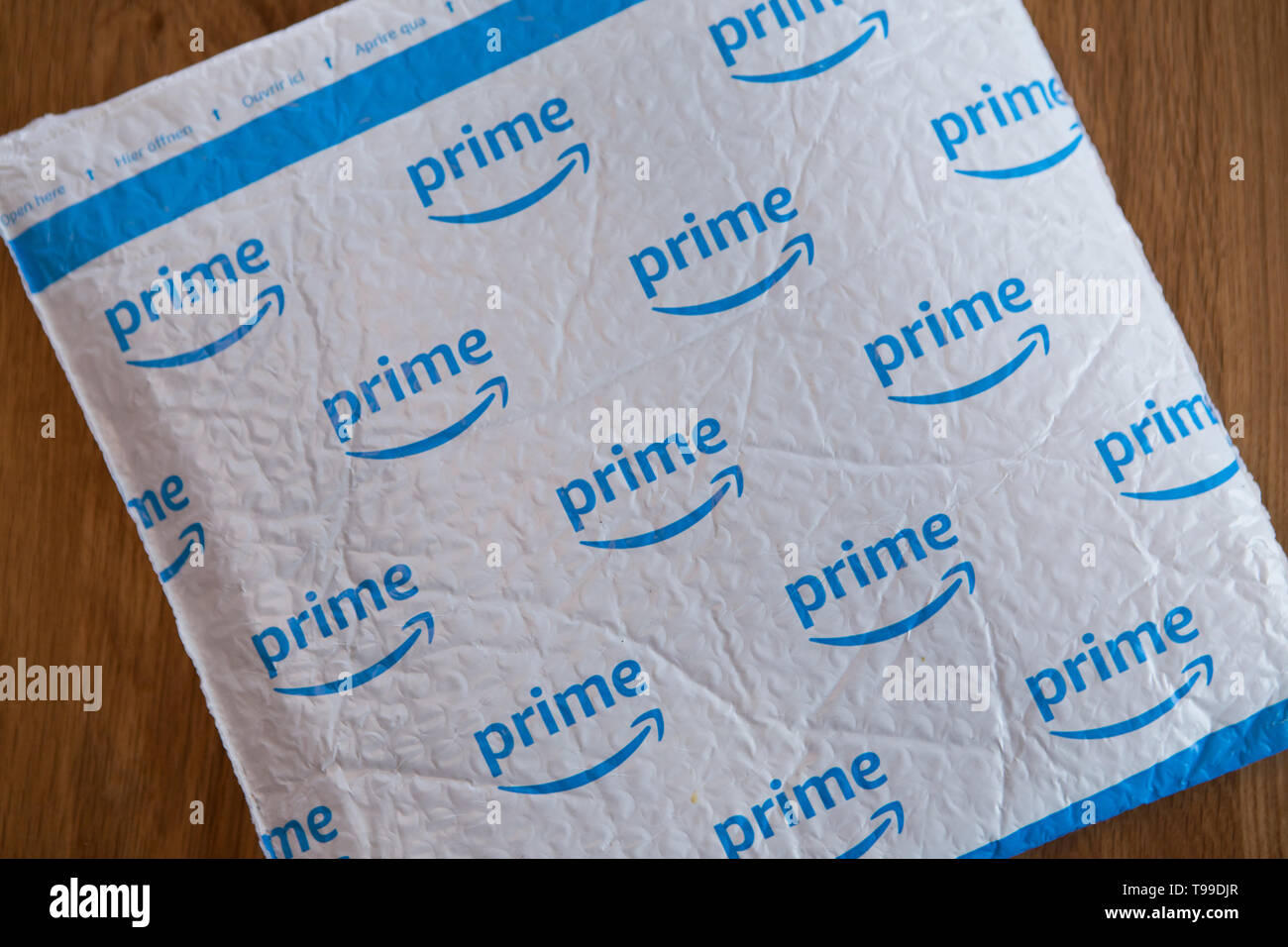 A white padded envelope showing a blue Amazon 'Prime' logo Stock Photo ...