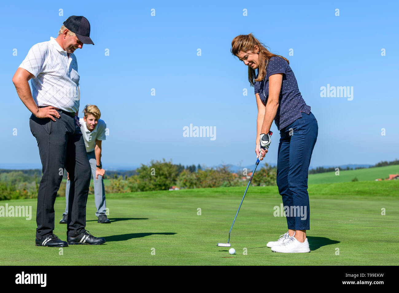 Man and woman playing golf hi-res stock photography and images - Alamy