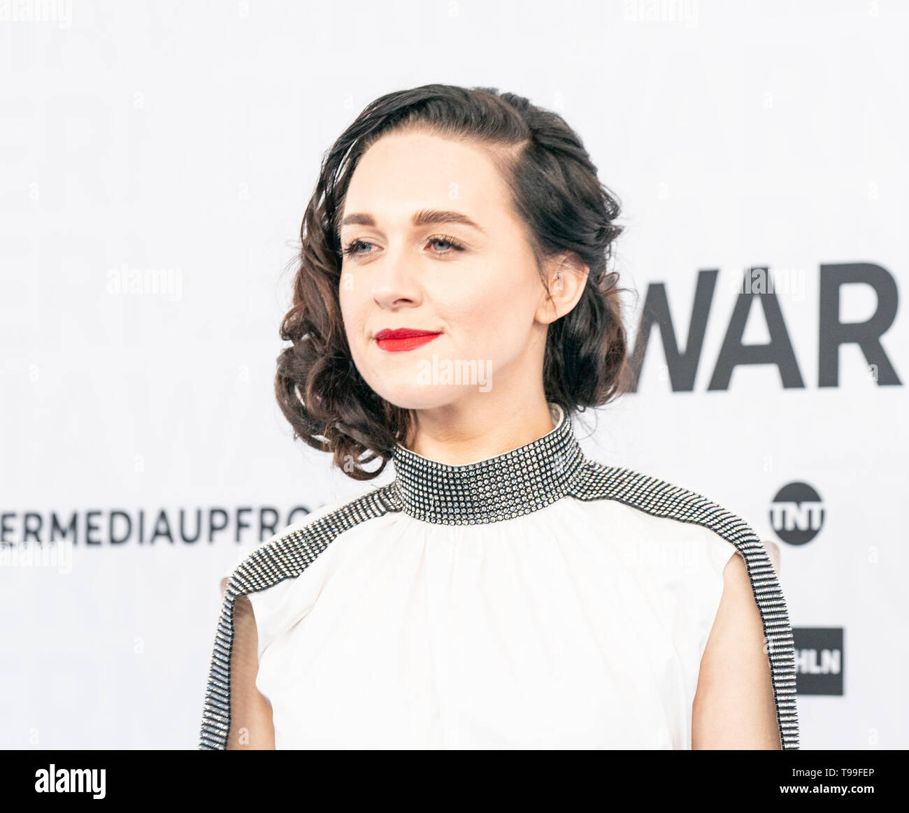 Lena Hall Headshot
