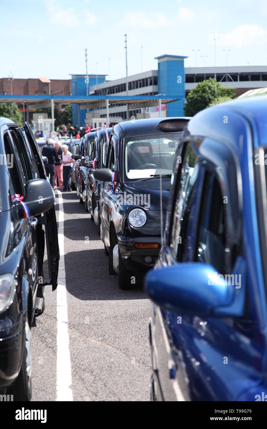 Army of taxi cabs hi-res stock photography and images - Alamy