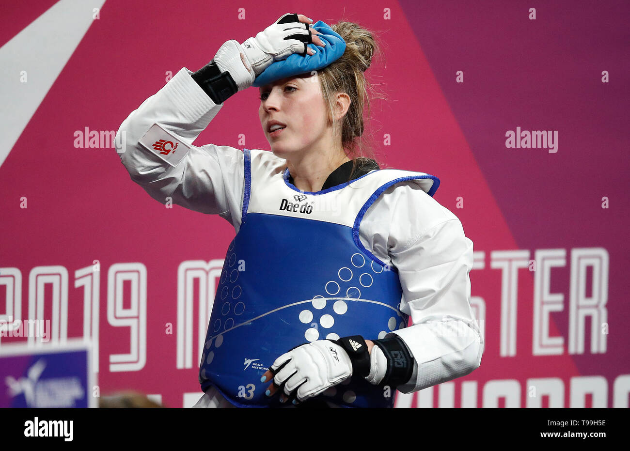 Great Britain's Jade Jones cools down before her Round of 32 match ...
