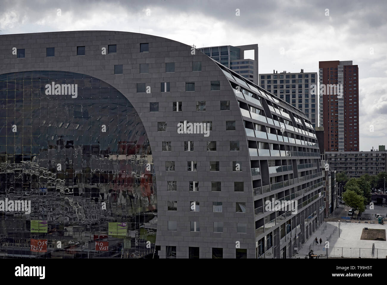Markthal building in the city centre of Rotterdam in sunshine Stock ...