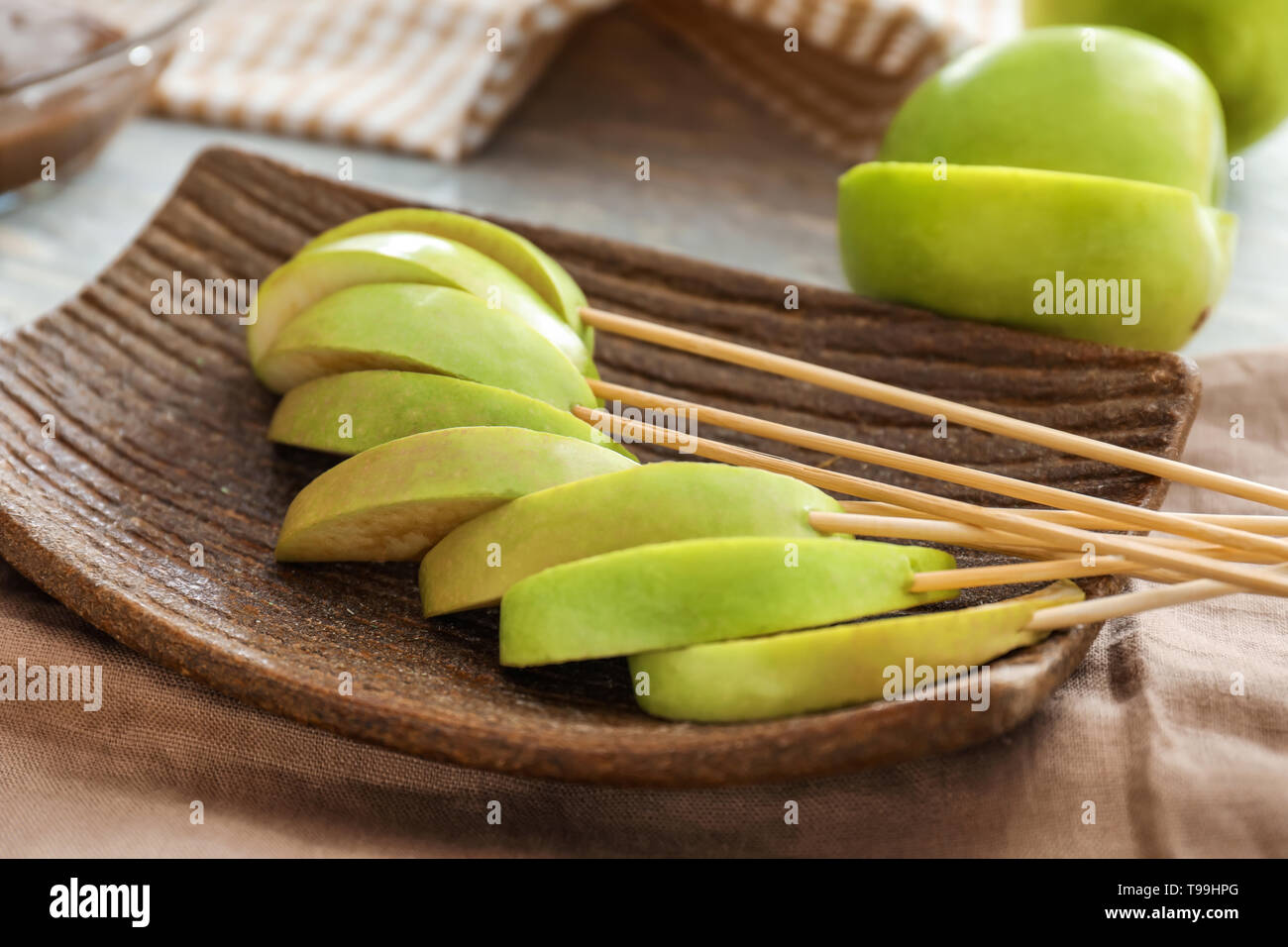 Apple wedges hi-res stock photography and images - Alamy