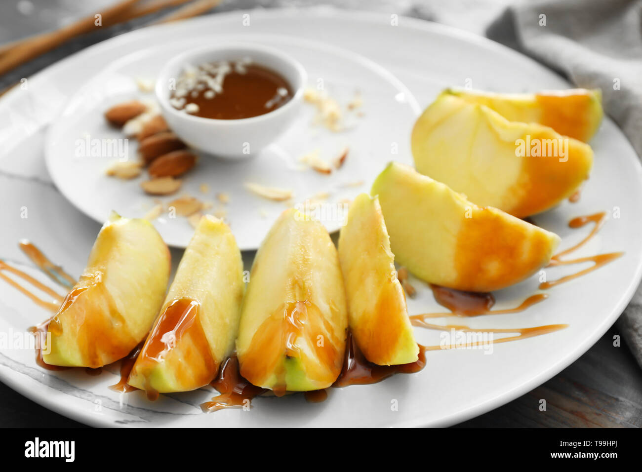 Apple wedges hi-res stock photography and images - Alamy