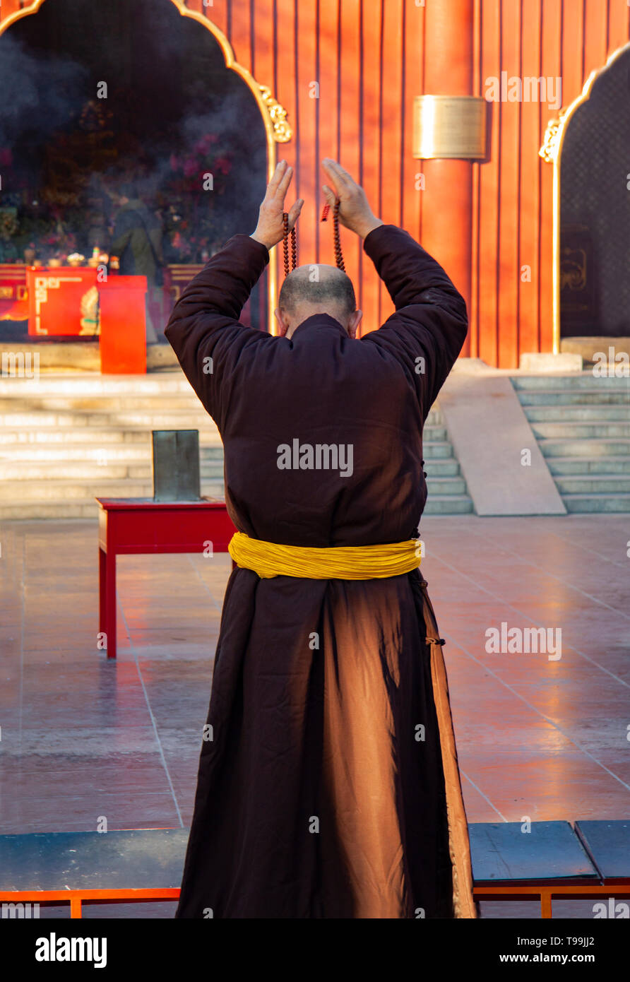 Buddhist monk seen from behind hi-res stock photography and images - Alamy