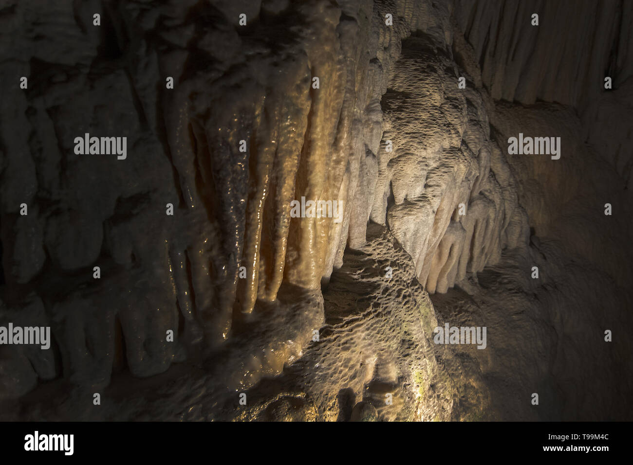 Cave interior with stalactites and stalagmites, Cuevas del Drach ...