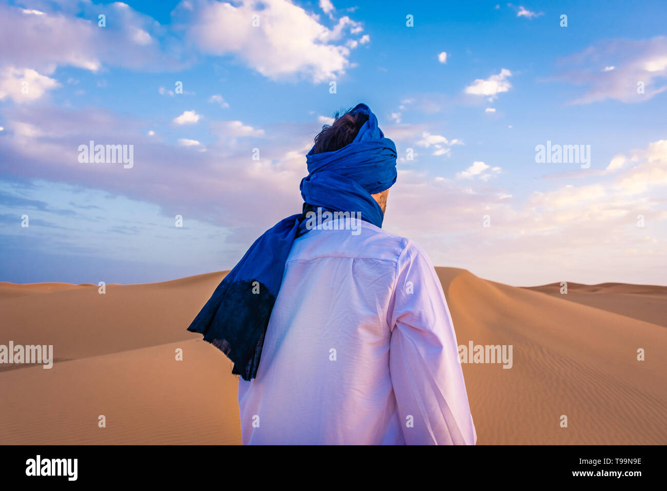 Berber man wearing traditional tuareg clothes in the Sahara Desert at ...