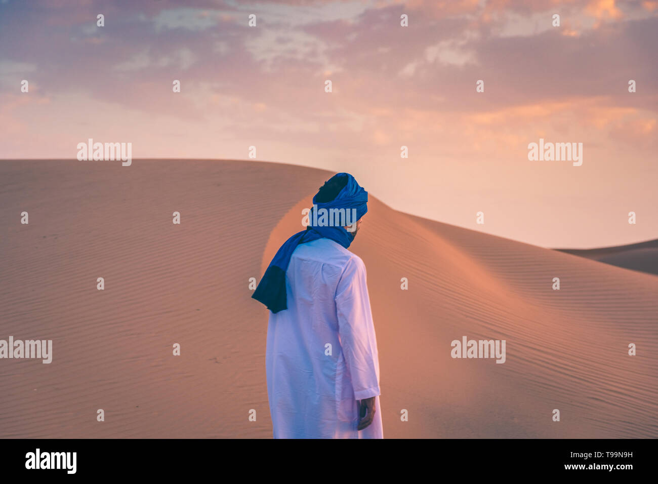Berber man wearing traditional tuareg clothes in the Sahara Desert at ...