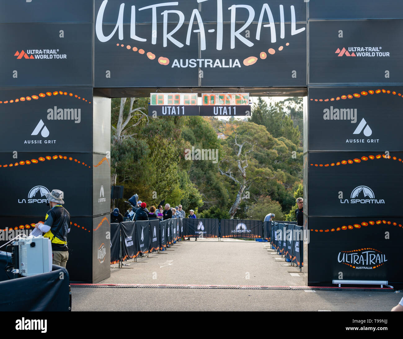 Runner finish line clock hi-res stock photography and images - Alamy
